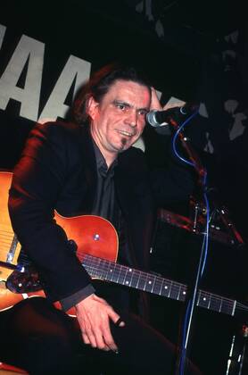 21 Concert 98 Christoph Hahn at Knaack Club, singer and guitarist, voc ...