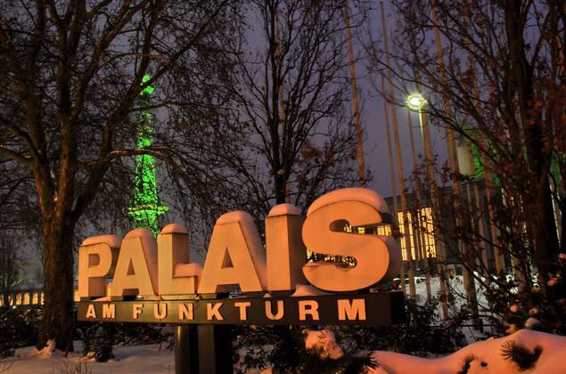 1 Feature: Berliner Messegelände, Funkturm, Wahrzeichen Berlins, Messe ...