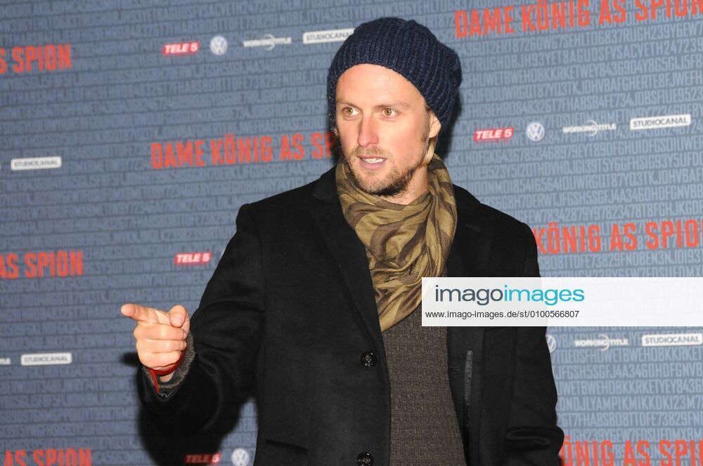 105 Axel Schreiber Actor with DAME KÖNIG AS SPION, Film premiere at ...