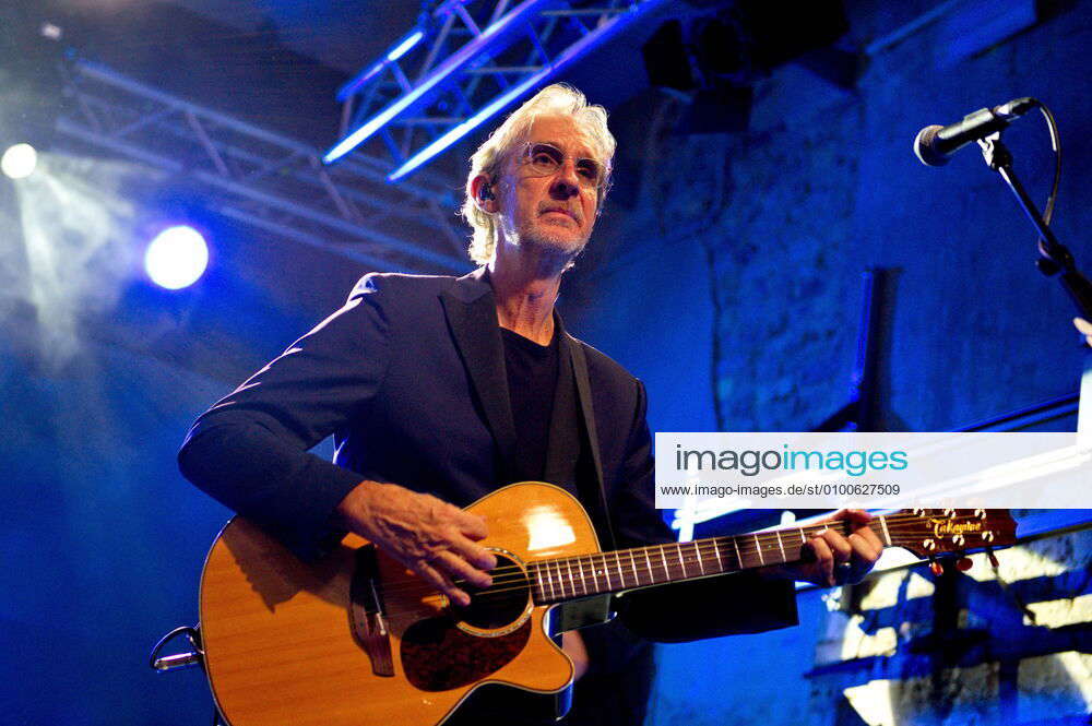 93 MIKE AND THE MECHANICS , Mike Rutherford Guitar Bass , Luke Juby ...