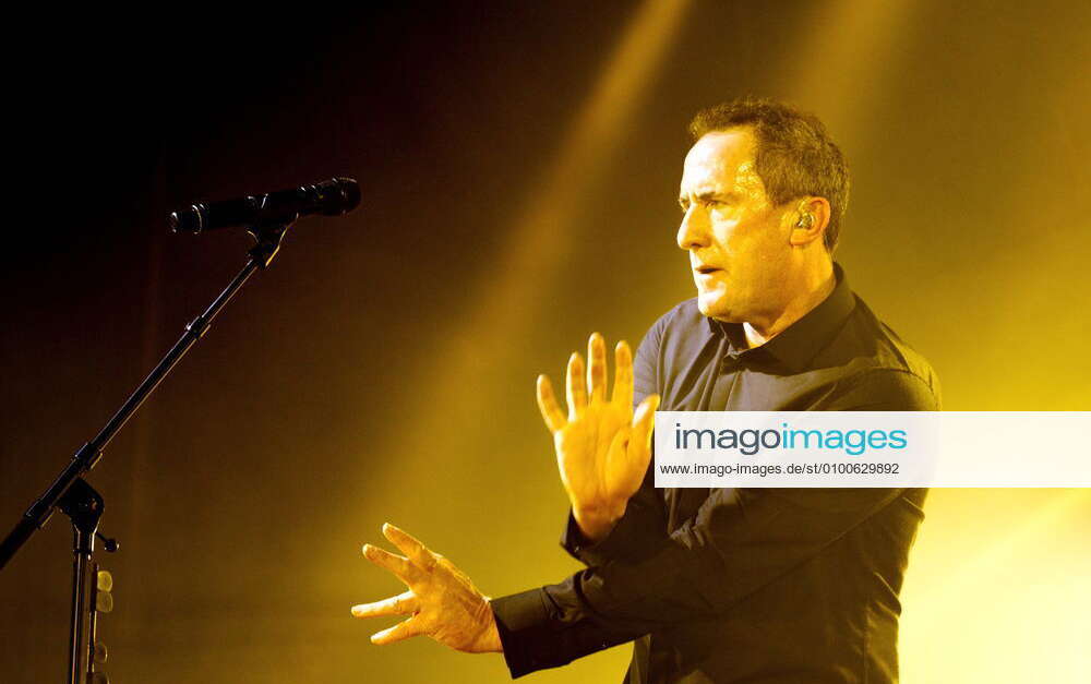 93 OMD , Andy McCluskey Vocals, E Bass , Concert at Huxleys, Berlin, 28 ...