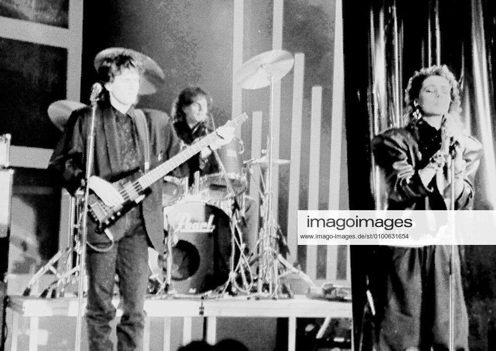 1 concert Sandra, german pop singer, singer, 80s, bassist, drummer, SW ...