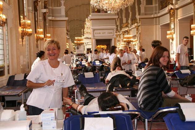 1 Blood Donation Campaign of the German Red Cross in the Berlin Theater ...