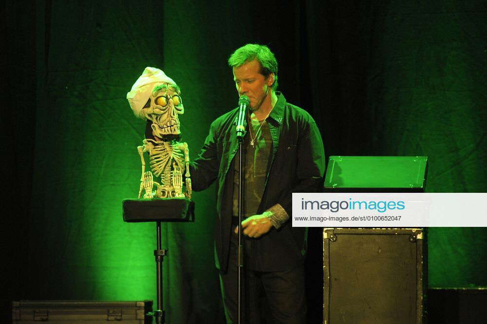 1 Achmed Jeff Dunham at the Berlin Tempodrom on 01 05 2012, puppet ...