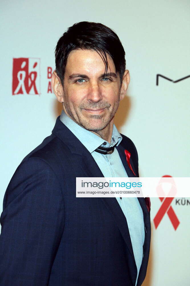 15 Eric Benson, son of Iggy Pop, at the Artists Against AIDS Gala 2018 ...