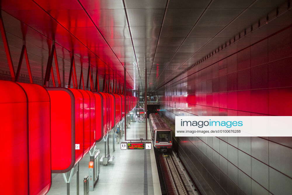 subway train,bus stop,harbor city fu3-jvv NUR FÜR REDAKTIONELLE ZWECKE