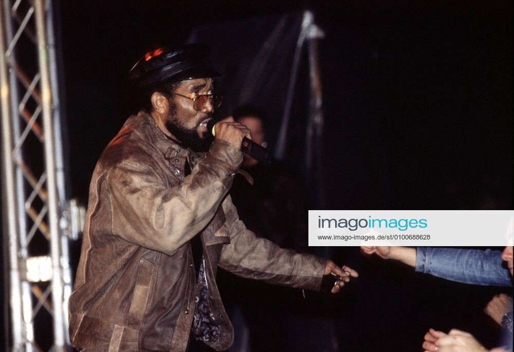 27 Concert 98 Prince Buster with audience, singer voc , inventor of ...
