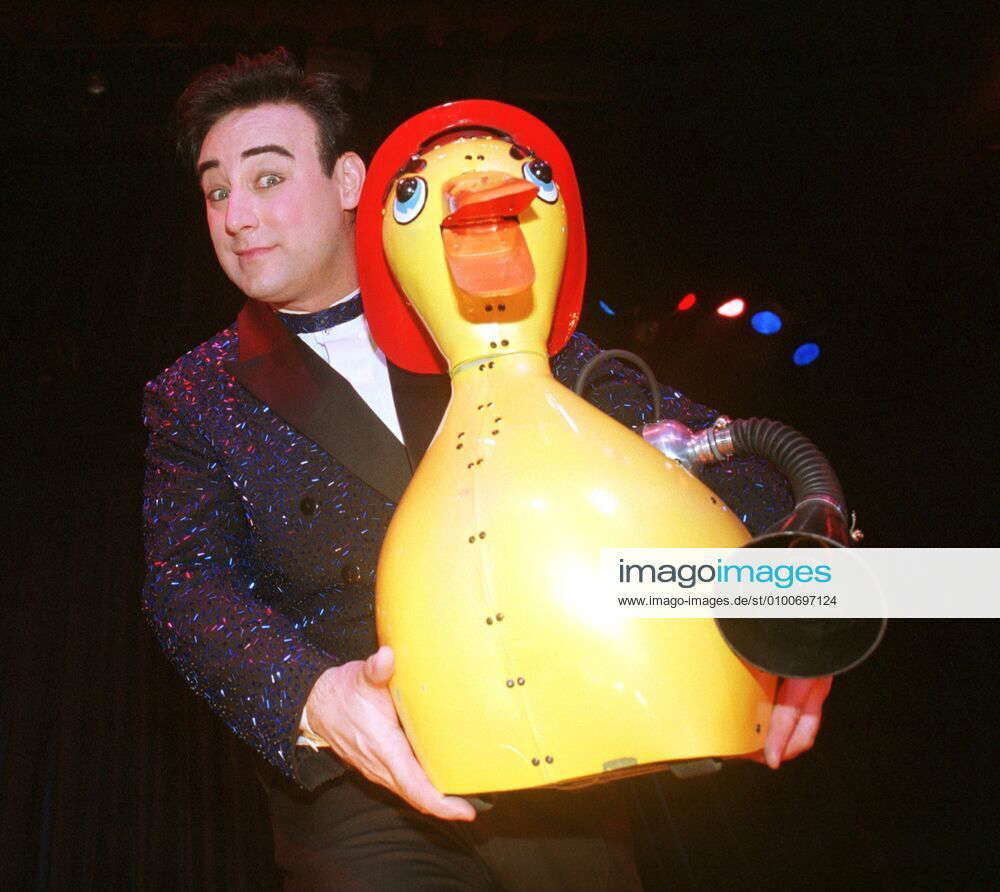 27 Variety show Mike Michaels, mechanical magician, at autumnal events ...