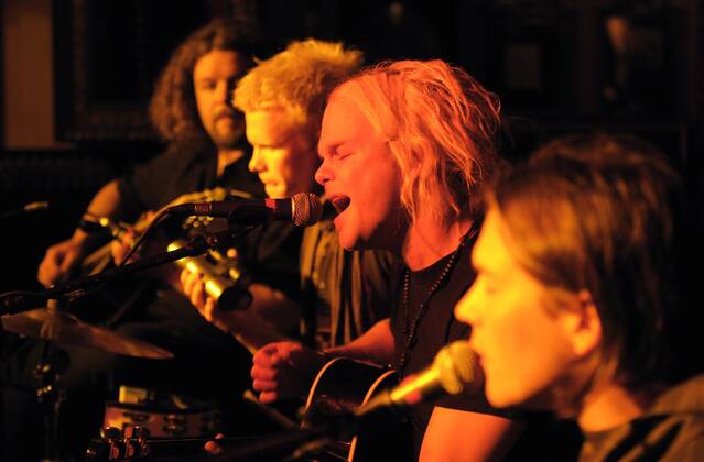 25 Concert The Rasmus, f l guitarist Pauli Antero Rantasalmi, drummer ...