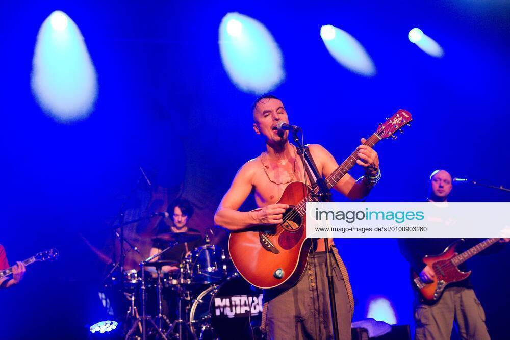 19 Concert Mutabor, drummer Ulf Jacobs, singer Axl Makana Axel ...