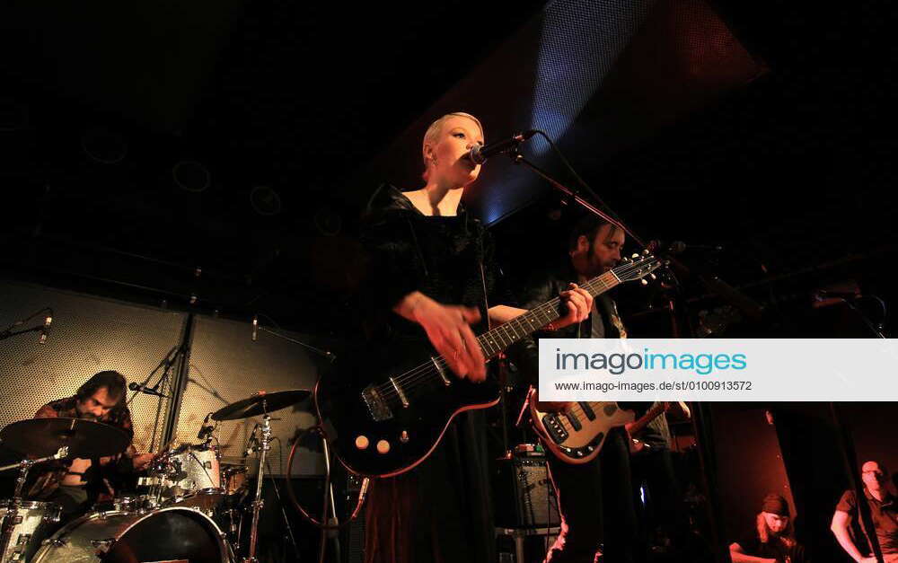 121 Trixie Whitley, drummer, singer Trixie Whitley, bassist Daniel ...