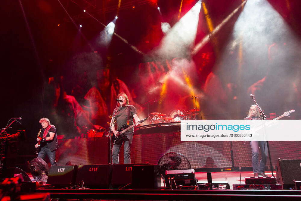 19 Concert Puhdys, guitarist Dieter Quaster Hertrampf, singer Dieter ...