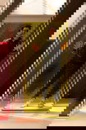 132 David Brizzi, NASSER 7LEBEN im GRIPS Theater auf der Podewil Bühne ...