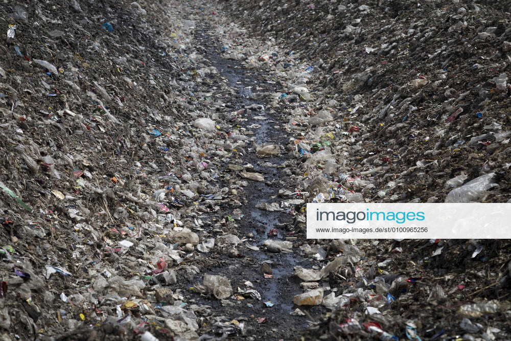 Ray, Tehran, IRAN: A view of Arad-Kouh garbage disposal center and ...