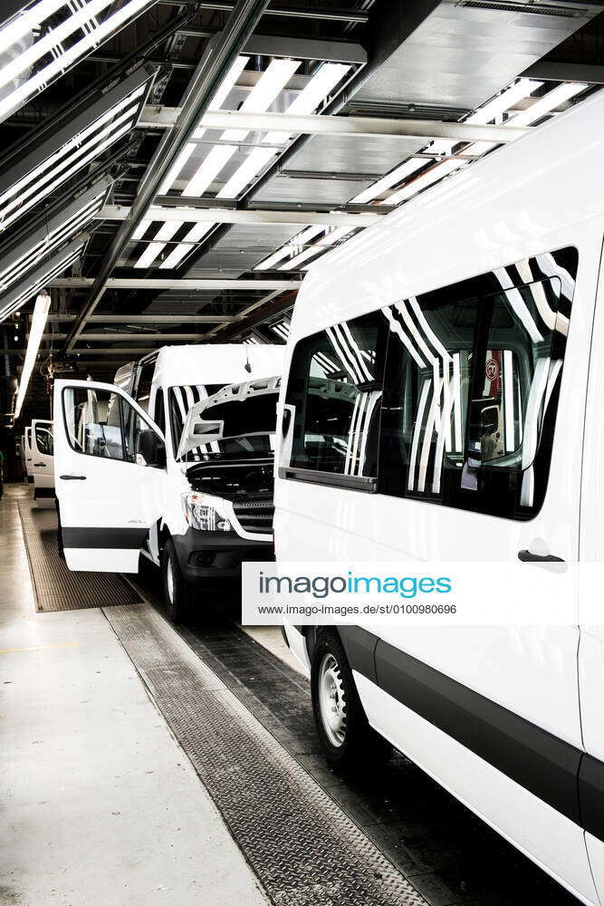 Final quality control of finished Sprinter cars at Mercedes Benz in ...