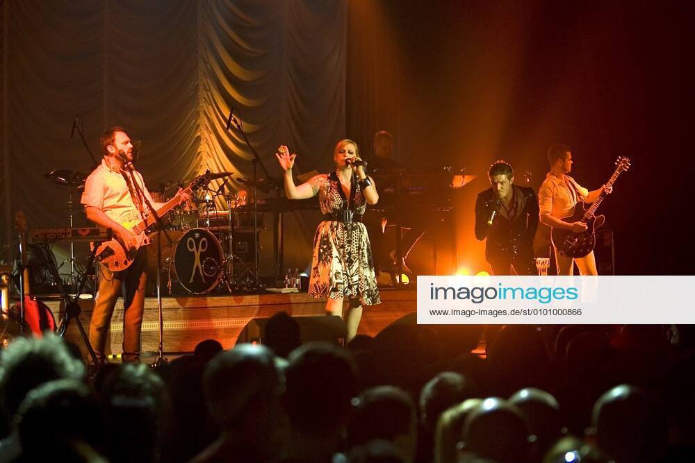 16 concert Scissor Sisters, vocals Jason Sellards aka Jake Shears, bass ...