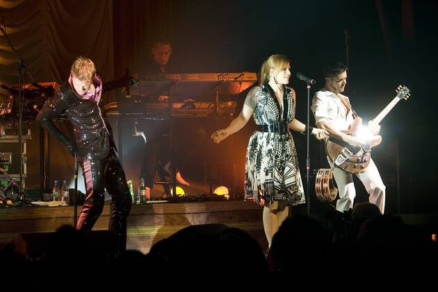 16 concert Scissor Sisters, vocals Jason Sellards aka Jake Shears, bass ...