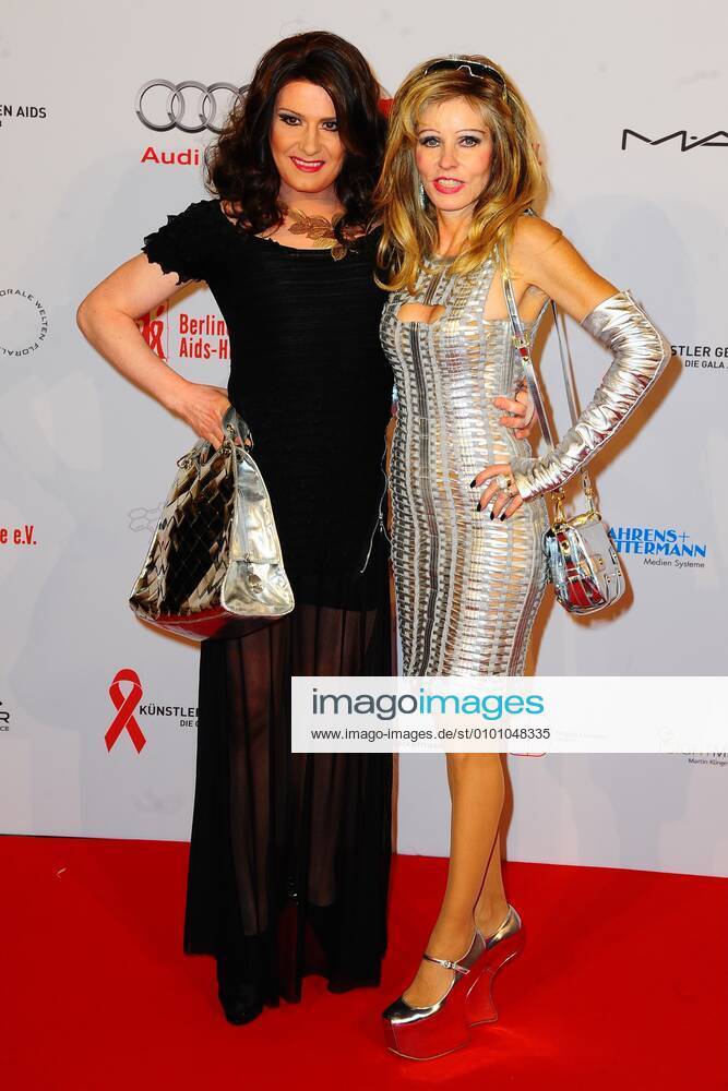 122 Nina Queer, Travestiekuenstler, Gisela Muth bei der 13. Kuenstler ...