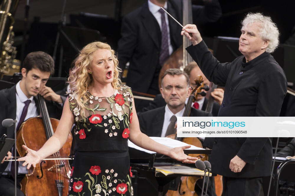 19 Berliner Philharmoniker, Conductor Sir Simon Rattle with his wife ...