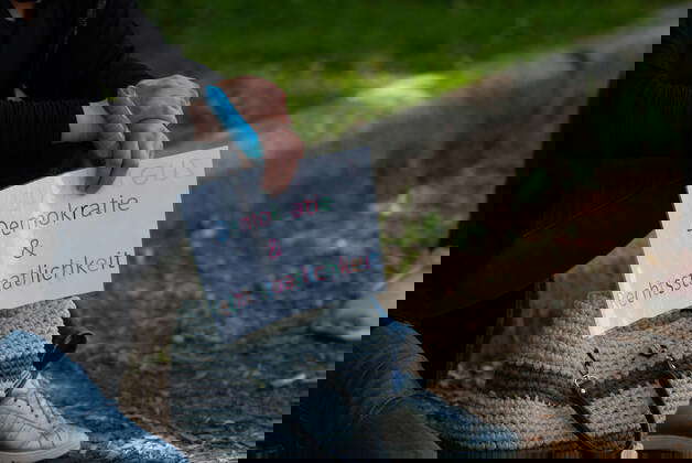 Coronavirus, demonstration against corona measures Demonstrators ...