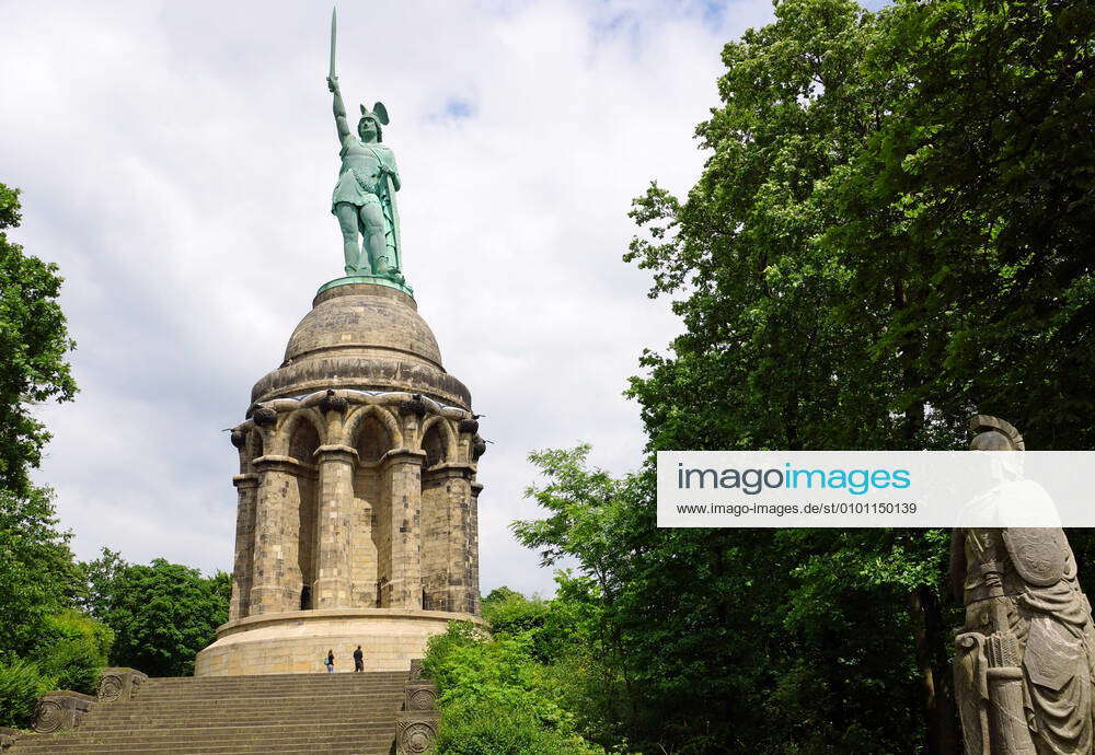 hermann monument,colossal statue