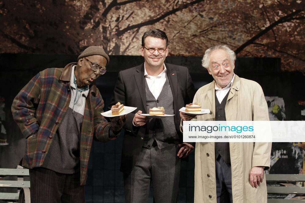 32 Theatre Joachim Bliese as Midge, Dieter Hallervorden as Nat, actor ...