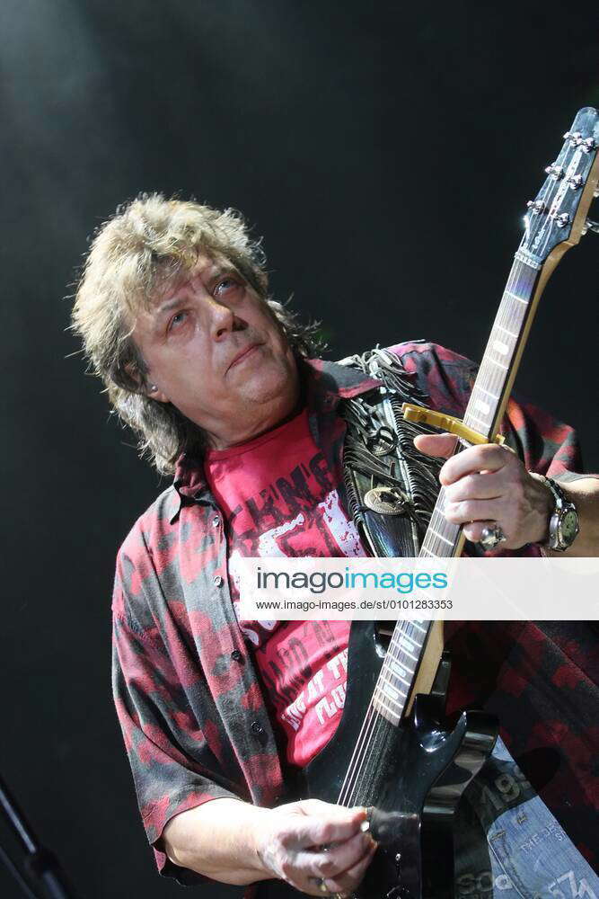 8 Concert Puhdys, Dieter Quaster Hertrampf guitar, vocals, in the ...