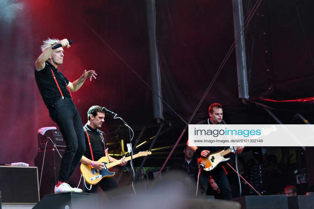 133 Kraftklub Felix Brummer vocals, Karl Schumann guitar and Till ...