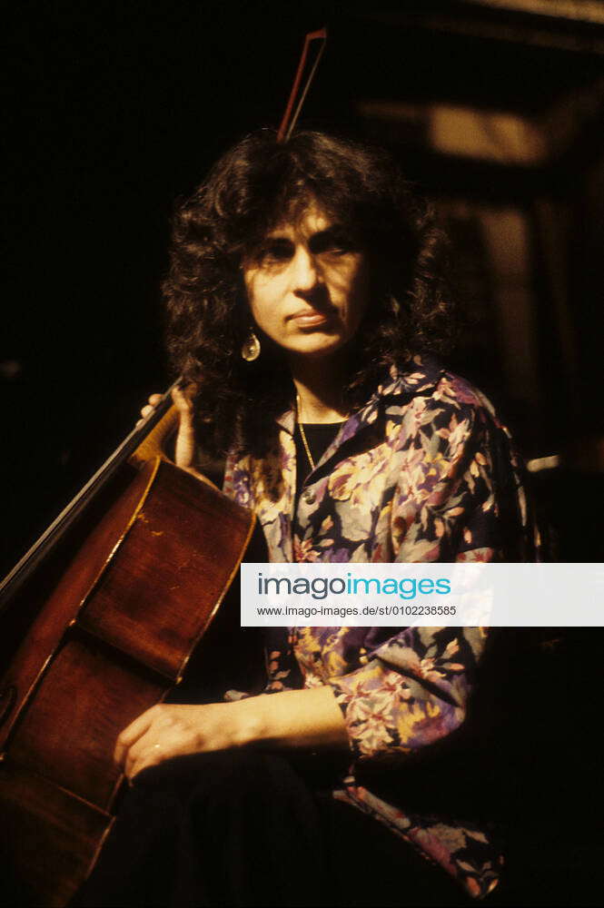 Helen Liebmann of the Penguin Cafe Orchestra at the soundcheck at ...