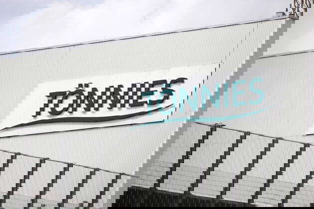 Logo of the food company Tönnies at the headquarters in Rheda ...