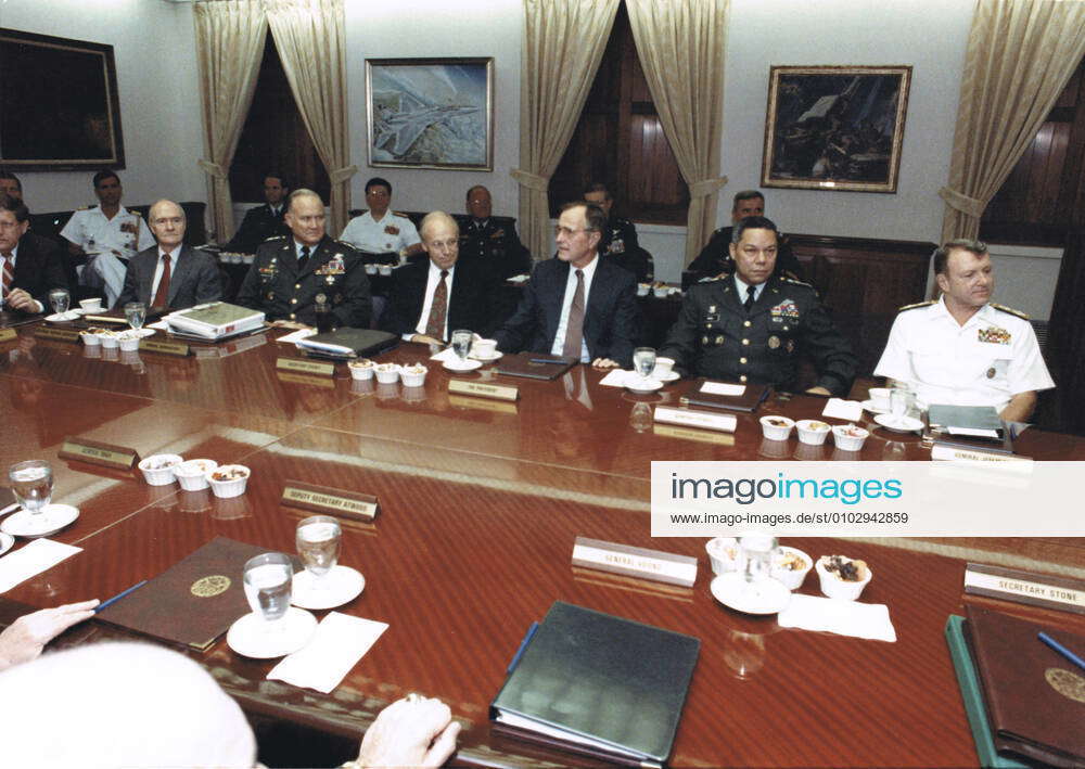 August 7, 1990, Washington, District of Columbia, USA: In this file ...