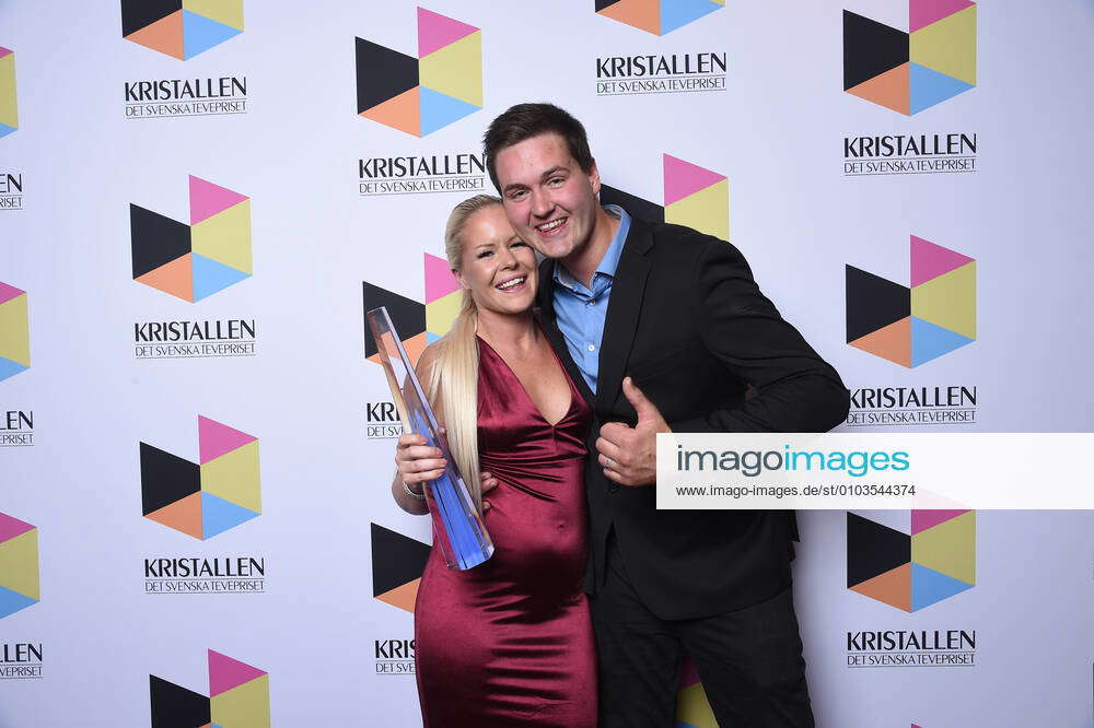 Tove Helgesson and Simon Lundman with the award for Reality Program of ...