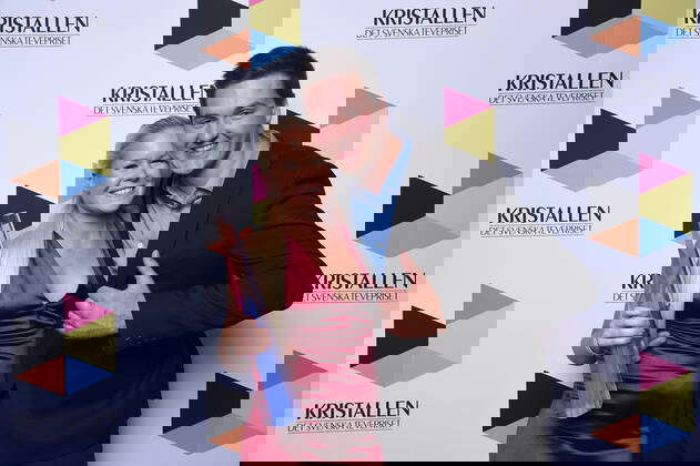 Tove Helgesson and Simon Lundman with the award for Reality Program of ...