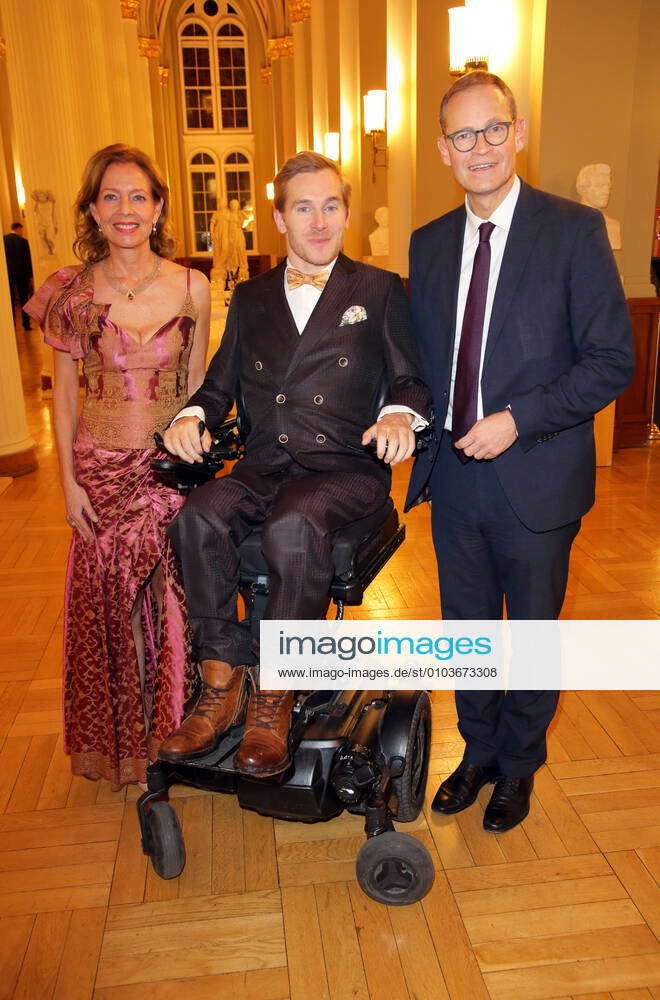 Goldene Erbse 13 11 2019 Silke Fischer, Samuel Koch and Michael Mueller ...