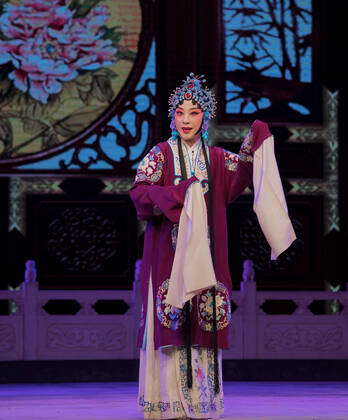 Mu Guiying is in charge of Dalian Peking Opera Theatre