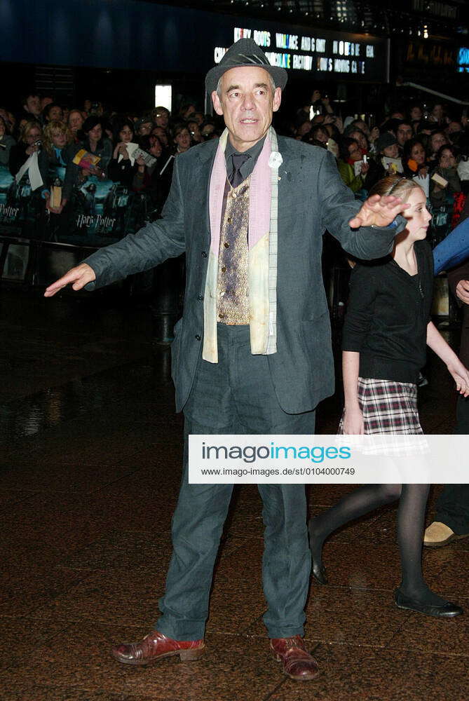 Roger Lloyd Pack Actor Harry Potter & The Goblet Of Fire Film Premier ...