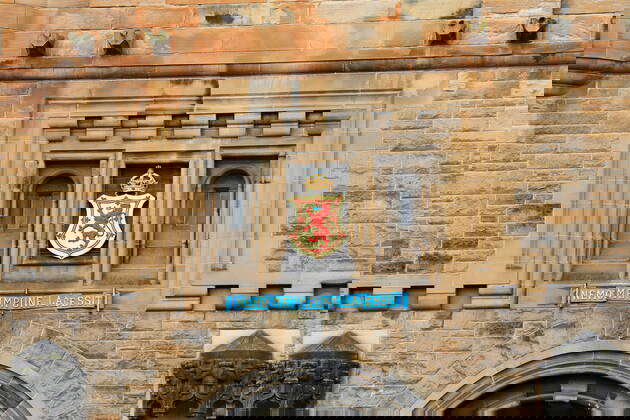 Sculptural emblem on the wall of the old city of Edinburgh, Scotland ...