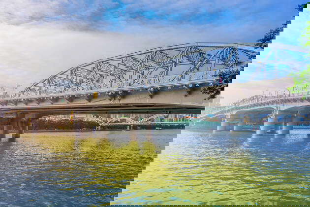 Scenery of Guangzhou Haizhu Bridge