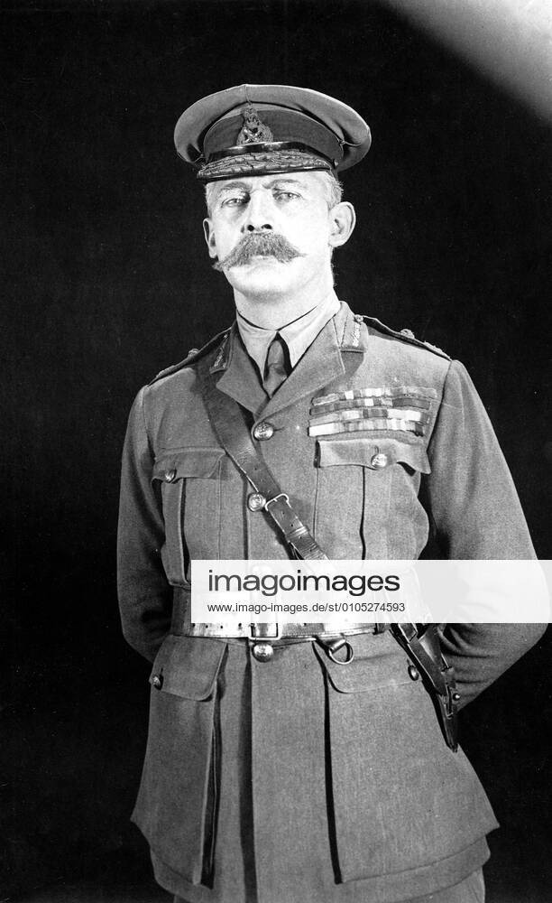 HOW KITCHENER WAS BETRAYED FRED PAUL as Lord Kitchener Date: 1921 Mandatory credit line: Image