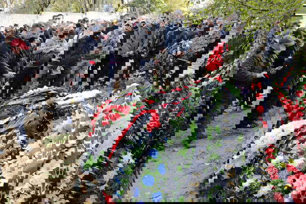 MOSCOW, RUSSIA - : People pay last respects to Russian neo-Nazi ...