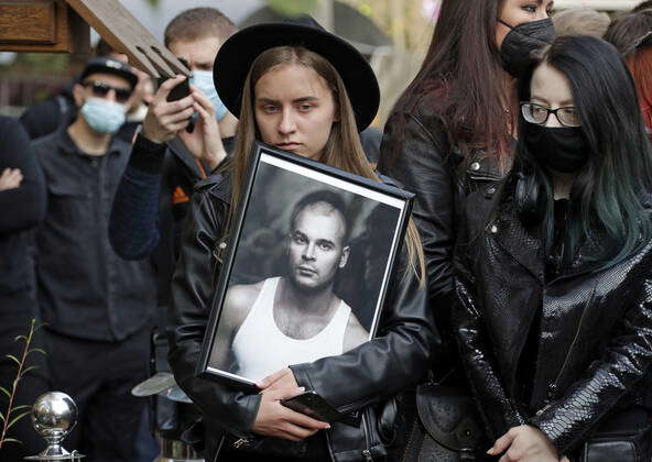 MOSCOW, RUSSIA - : People pay last respects to Russian neo-Nazi ...
