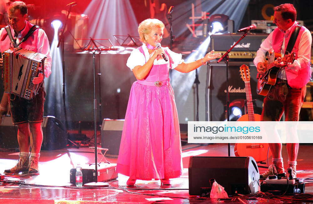 Musikfest Kitzbuehel 20 08 2016 Singer Rosi Schipflinger during her ...