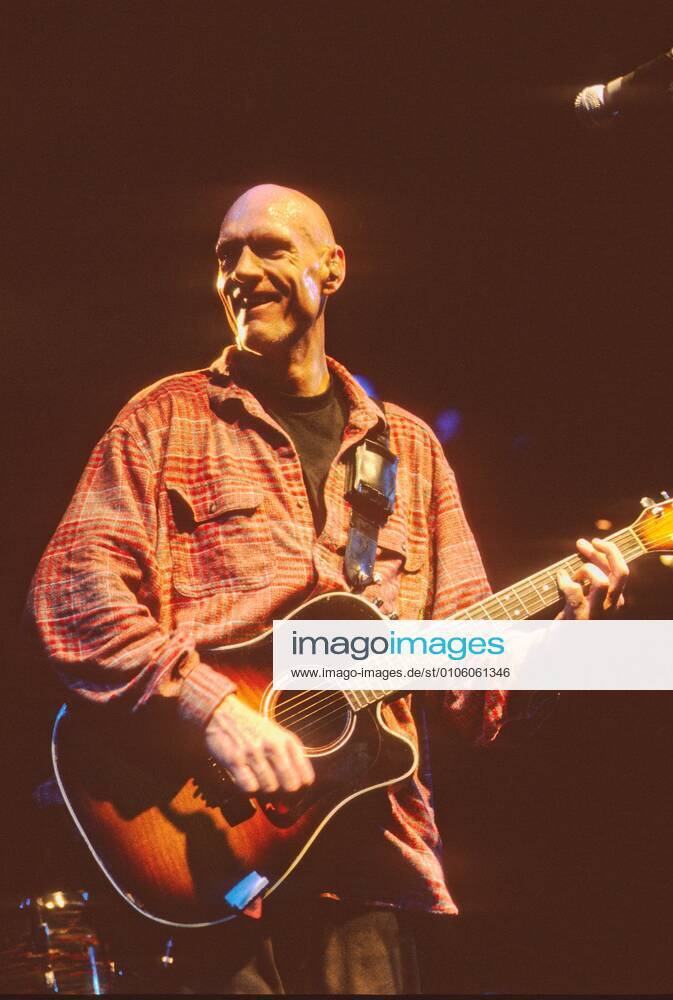 19 September 1996 Vocalist Peter Garrett of Australian band Midnight ...