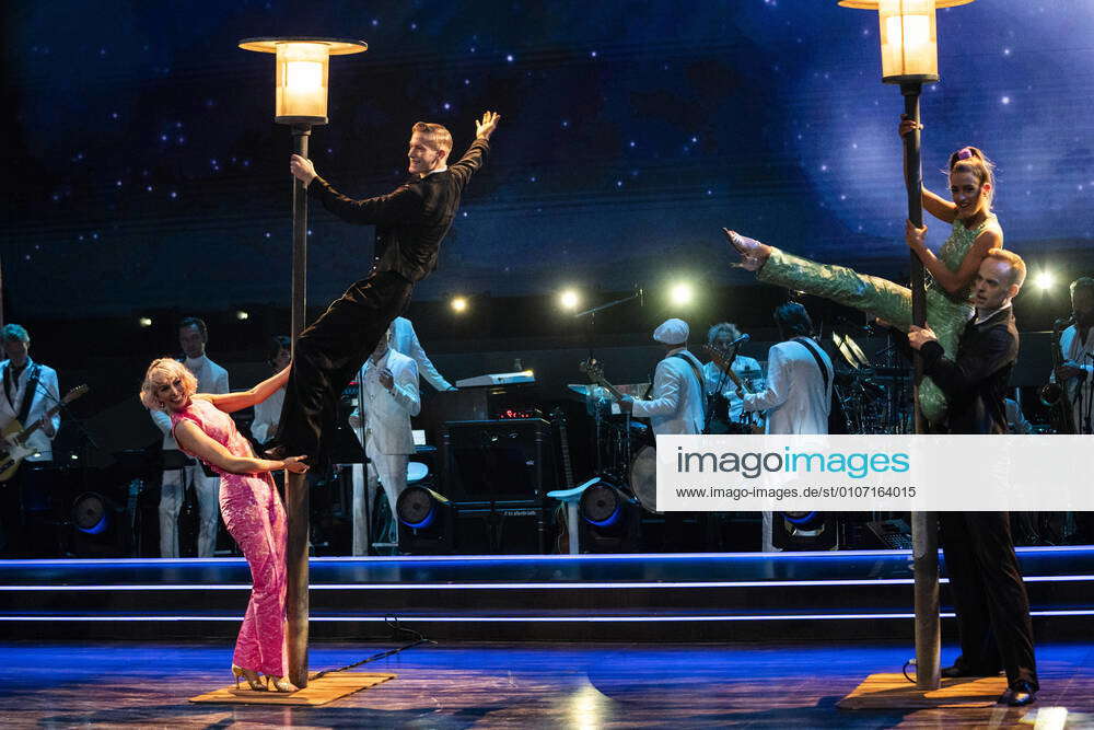 Wild with dance program 9 on TV2 Celebrities compete to become the best dancers of the year in