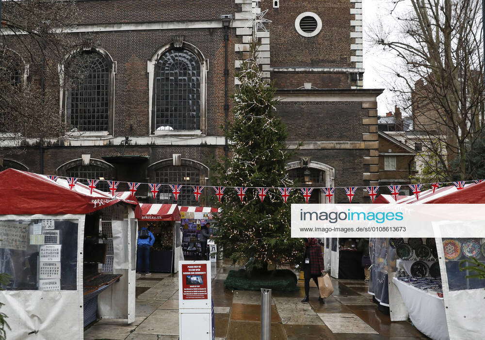 LONDON, Dec. 19, 2020 -- Photo taken on Dec. 18, 2020 shows Piccadilly ...