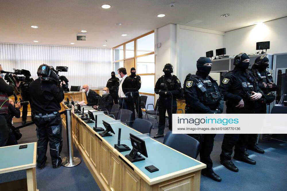 The defendant Stephan Balliet with his lawyers Hans Dieter Weber and ...
