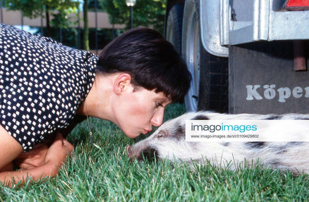 Raphaela Dell Raphaela Dell, new anchorwoman at ZDF in Mainz, romps ...