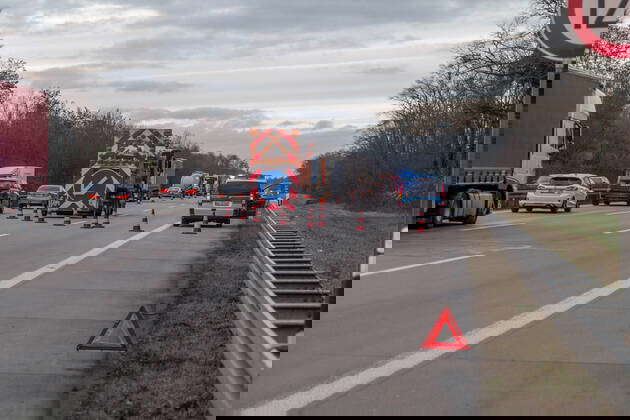 Serious truck accident on A5 near Bruchsal Two trucks crash into each other at the end of a traffic