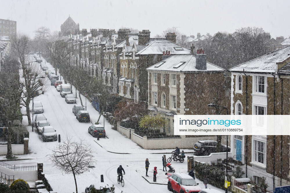LONDON, UNITED KINGDOM - JANUARY 24, 2021: A snowfall hits Hampstead ...