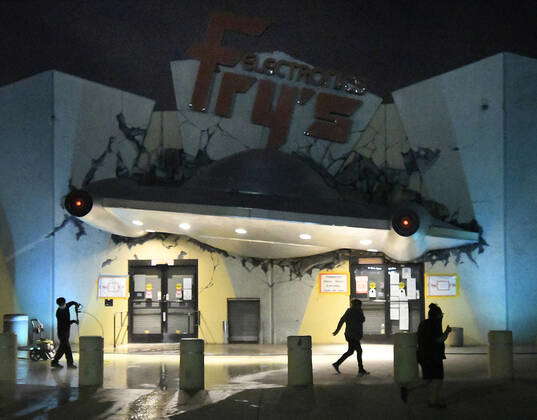 Fry s Electronics store in Burbank closed down till further notice ...